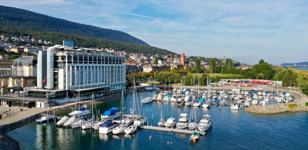 Hotel Neuenburg : Hotel Beaulac am Ufer des Sees