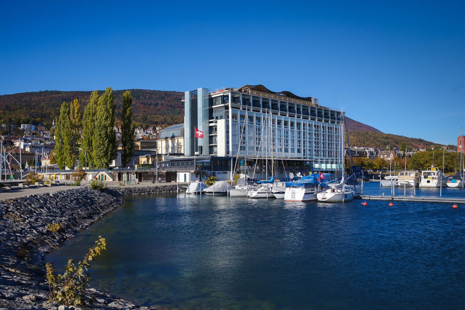 Cycling in Neuchâtel: 3 ride ideas to welcome spring